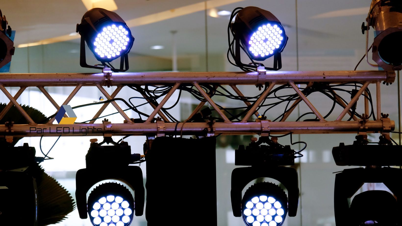 How to Choose Between PAR, BR, and MR Bulbs | PAR LED Lights